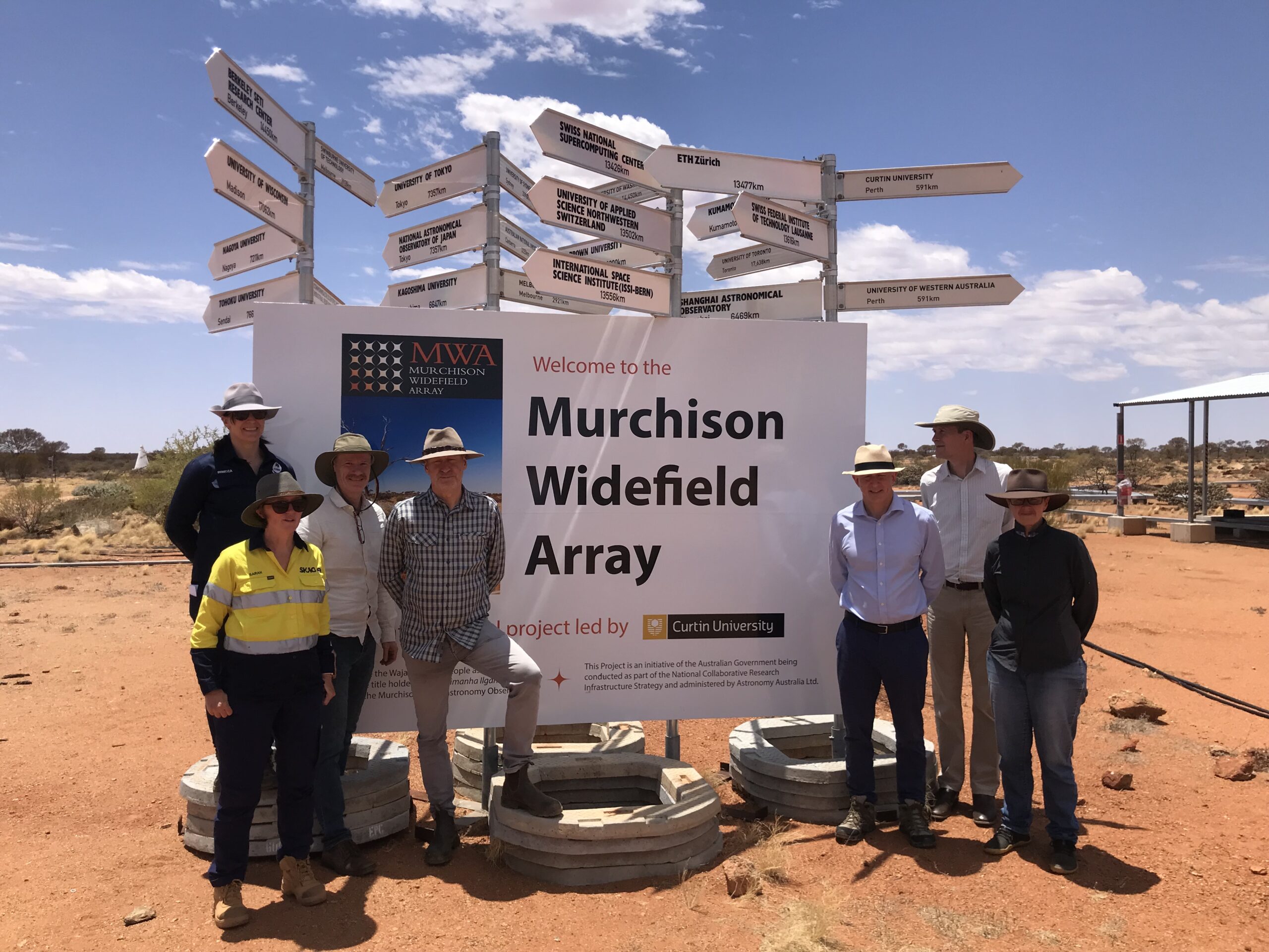 Shadow Minister of Science and CSIRO CEO visited the MWA - MWA Telescope